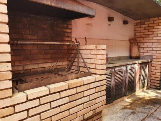 Casa para venda em Cidade Universitária de 350.00m² com 4 Quartos, 1 Suite e 2 Garagens