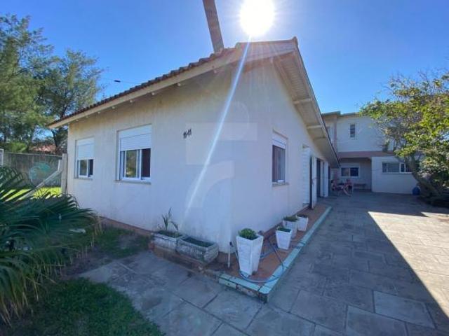 Casa para Venda em Cidreira, Centro, 3 dormitórios, 3 banheiros, 1 vaga
