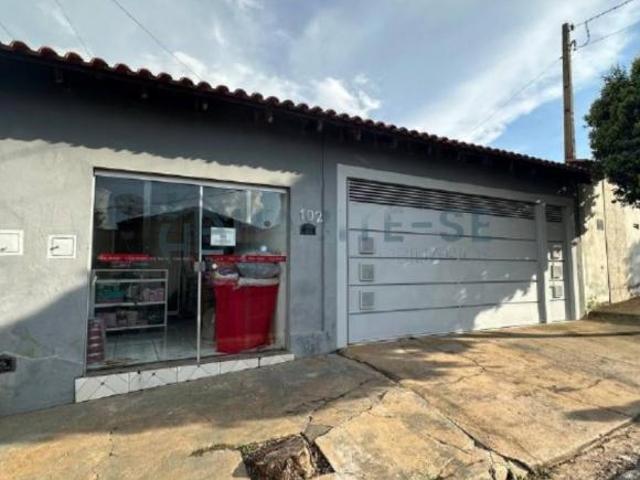 Casa para venda em Cristais Paulista SP: 4 quartos, 1 suíte, 2 salas, 1 banheiro, 2 vagas de garagem