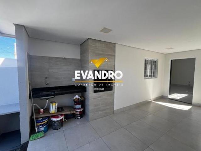 Casa para Venda em Cuiabá, Jardim Universitário, 3 dormitórios, 1 suíte, 2 banheiros, 2 vagas