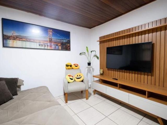 Casa para Venda em Curitiba, Fazendinha, 3 dormitórios, 1 suíte, 2 banheiros, 3 vagas