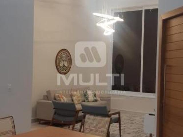 Casa para venda em Custódio Pereira, Uberlândia
