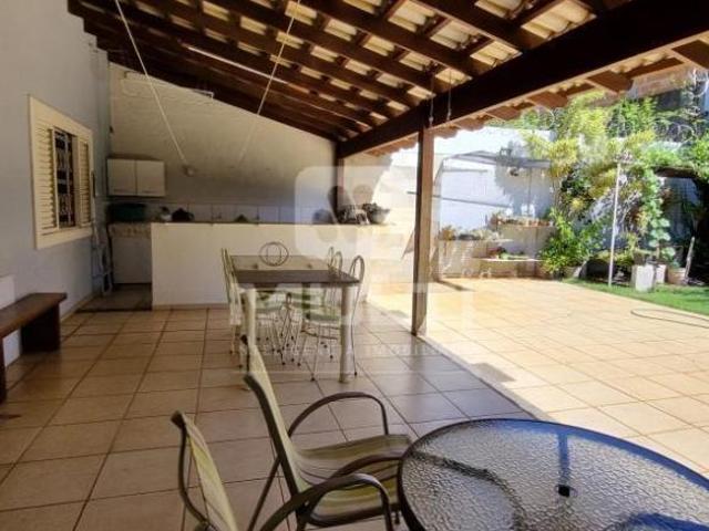 Casa para venda em Custódio Pereira, Uberlândia