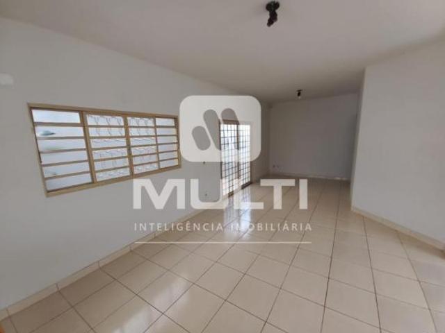 Casa para venda em Custódio Pereira, Uberlândia