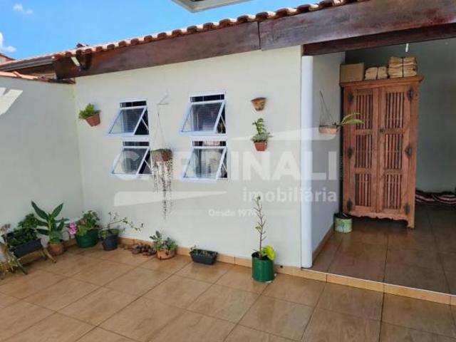 Casa para venda em Analândia de 120.00m² com 2 Quartos e 2 Garagens
