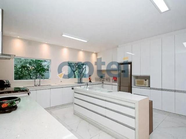 Casa para venda em Anchieta de 550.00m² com 5 Quartos, 5 Suites e 8 Garagens