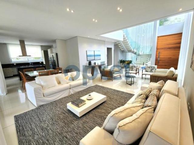 Casa para venda em Acapulco de 440.00m² com 5 Quartos, 5 Suites e 4 Garagens