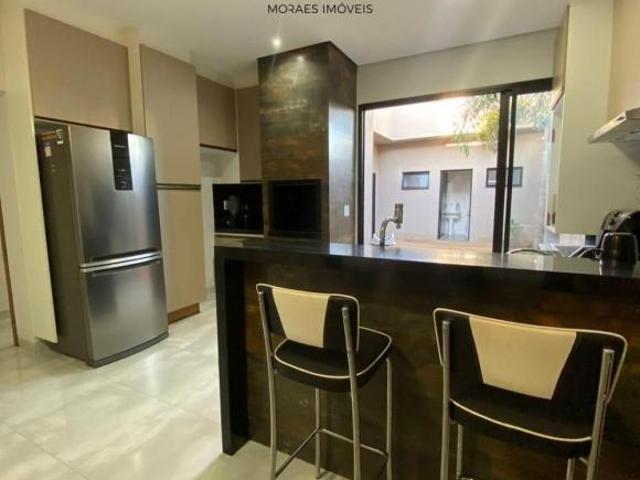 Casa para venda em Aeroporto de 174.00m² com 3 Quartos, 1 Suite e 2 Garagens