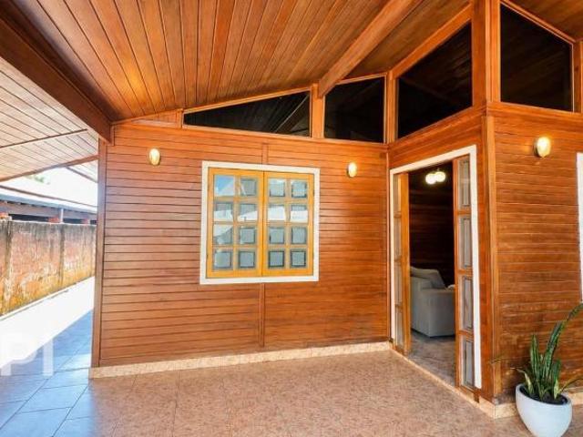 Casa para venda em Água Doce de 110.00m² com 2 Quartos, 1 Suite e 4 Garagens