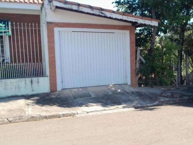 Casa para Venda em Águas de São Pedro, Jardim Porangaba, 3 dormitórios, 1 suíte, 2 banheiros, 1 vaga