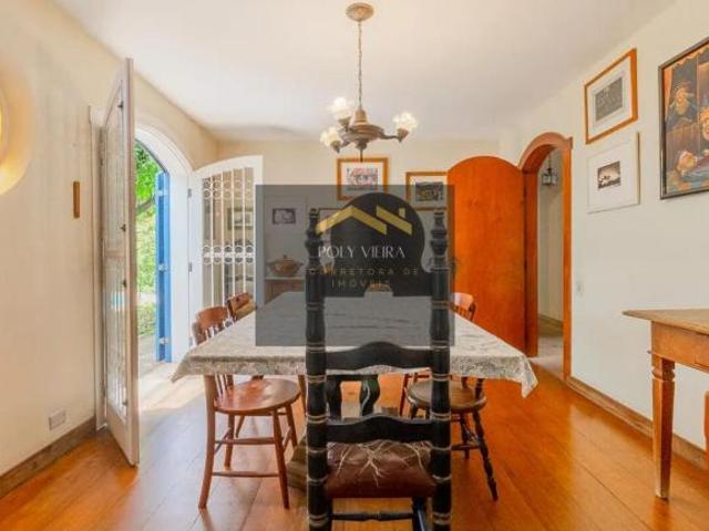 Casa para venda em Alto de Pinheiros com 3 quartos, sendo 1 suíte, 368m²