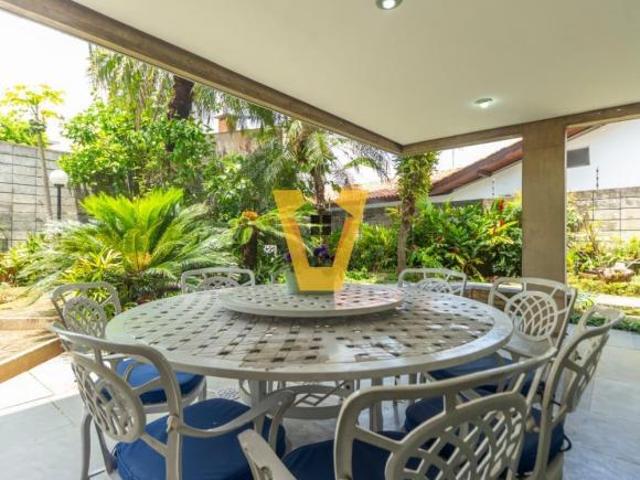 Casa para venda em Alto de Pinheiros com 3 quartos, sendo 1 suíte, 311m²
