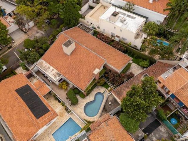 Casa para venda em Alto de Pinheiros com 4 quartos, sendo 4 suítes, 495m²