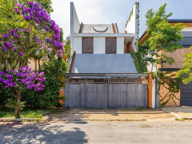 Casa para venda em Alto de Pinheiros com 4 quartos, sendo 4 suítes, 376m²