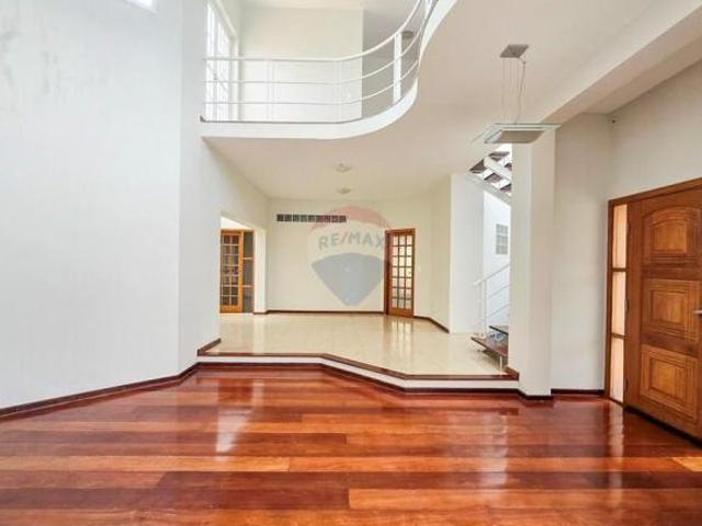 Casa para venda em Altos Do Paraíso de 332.00m² com 5 Quartos, 3 Suites e 4 Garagens