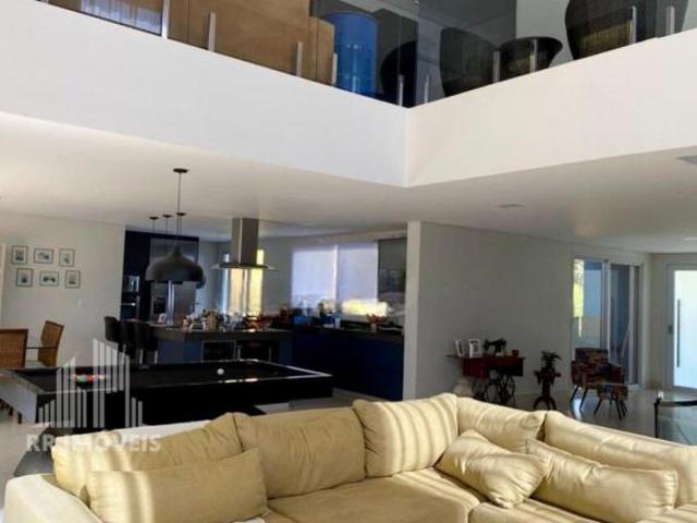 Casa para venda em Alphaville de 438.00m² com 4 Quartos, 4 Suites e 8 Garagens