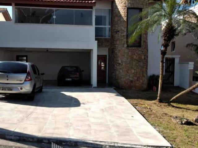 Casa para venda em Alphaville de 450.00m² com 4 Quartos, 2 Suites e 4 Garagens