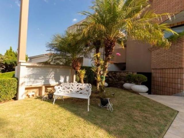 Casa para venda em Alphaville de 500.00m² com 4 Quartos, 2 Suites e 6 Garagens