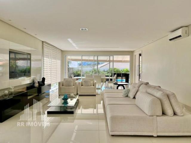 Casa para venda em Alphaville de 550.00m² com 4 Quartos, 4 Suites e 6 Garagens