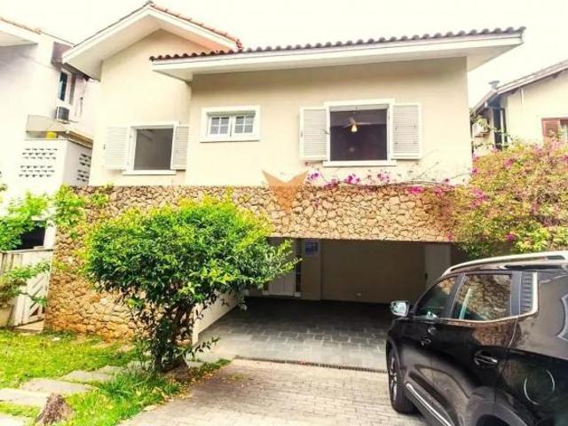 Casa para venda em Alphaville de 10.00m² com 4 Quartos, 2 Suites e 4 Garagens