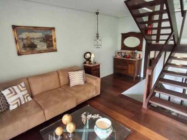 Casa para venda em Alphaville de 176.00m² com 2 Quartos, 1 Suite e 2 Garagens