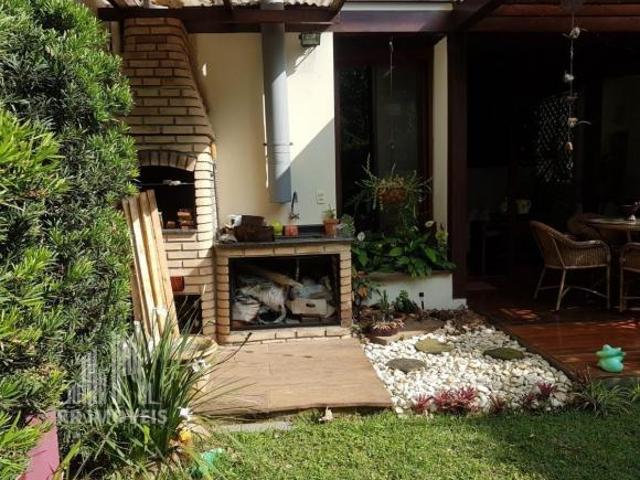 Casa para venda em Alphaville de 176.00m² com 3 Quartos, 1 Suite e 2 Garagens