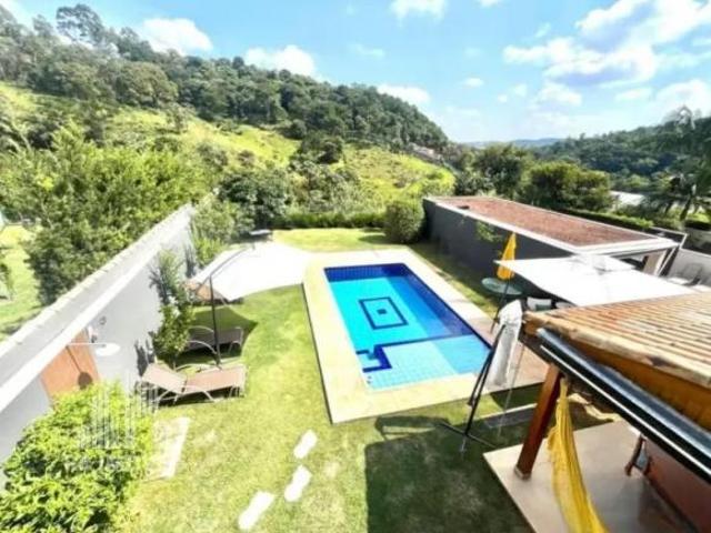 Casa para venda em Alphaville de 255.00m² com 4 Quartos, 3 Suites e 4 Garagens
