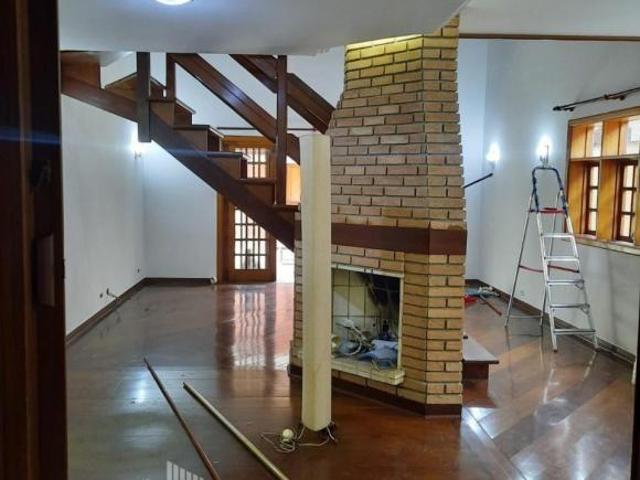 Casa para venda em Alphaville de 300.00m² com 3 Quartos, 3 Suites e 4 Garagens