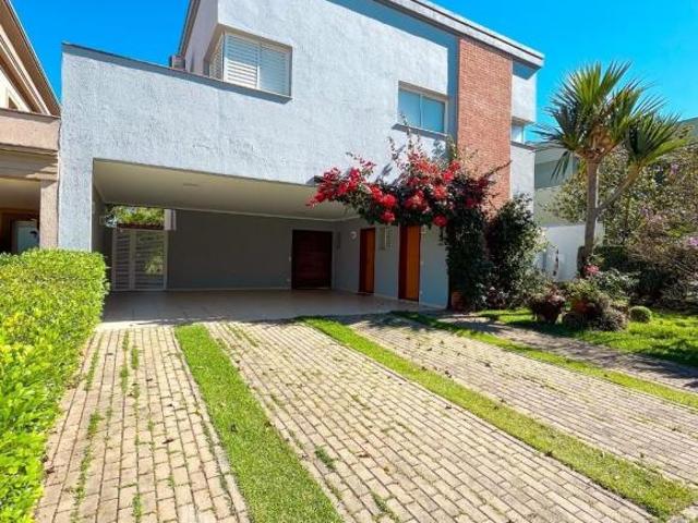 Casa para venda em Alphaville de 307.00m² com 3 Quartos, 3 Suites e 4 Garagens