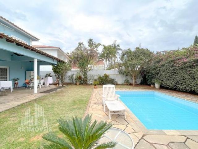 Casa para venda em Alphaville de 329.00m² com 4 Quartos, 2 Suites e 4 Garagens
