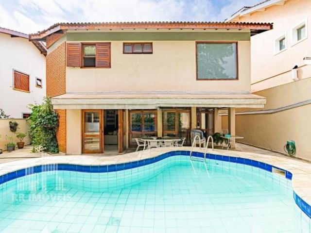 Casa para venda em Alphaville de 340.00m² com 3 Quartos, 3 Suites e 4 Garagens