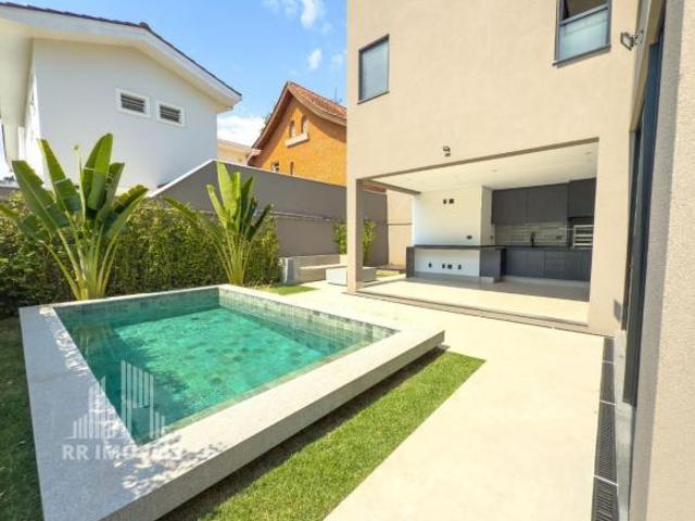 Casa para venda em Alphaville de 345.00m² com 4 Quartos, 4 Suites e 4 Garagens
