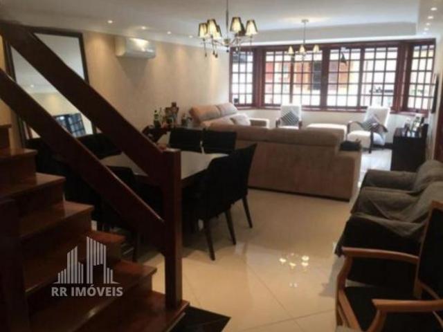 Casa para venda em Alphaville de 352.00m² com 4 Quartos, 2 Suites e 5 Garagens