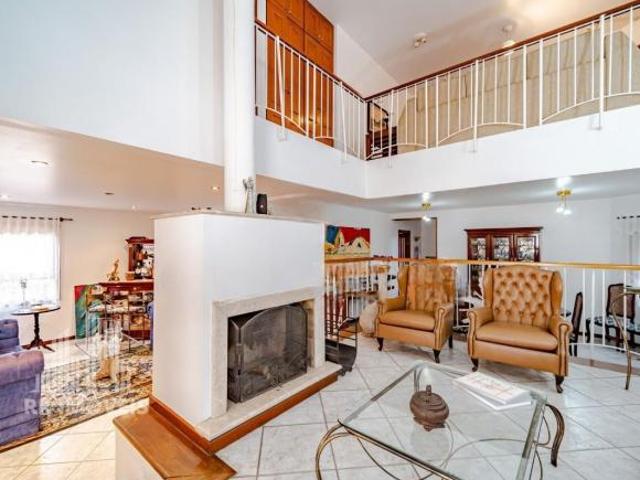 Casa para venda em Alphaville de 360.00m² com 4 Quartos, 2 Suites e 4 Garagens