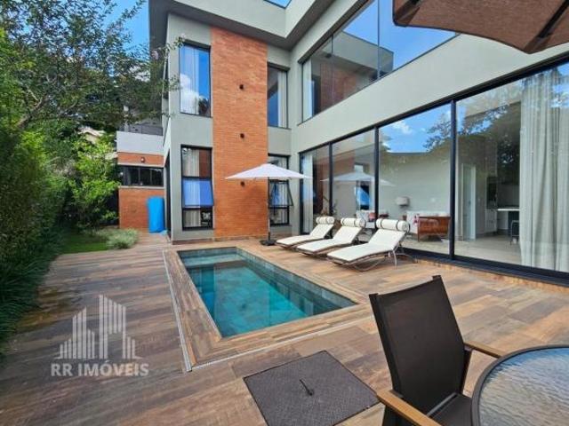 Casa para venda em Alphaville de 386.00m² com 3 Quartos, 3 Suites e 4 Garagens