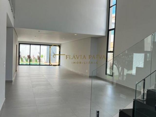 Casa para venda em Alphaville de 394.00m² com 5 Quartos, 5 Suites e 4 Garagens