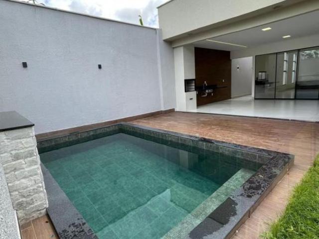 Casa para Venda em Aparecida de Goiânia, Cardoso, 3 dormitórios, 3 suítes, 4 banheiros, 3 vagas