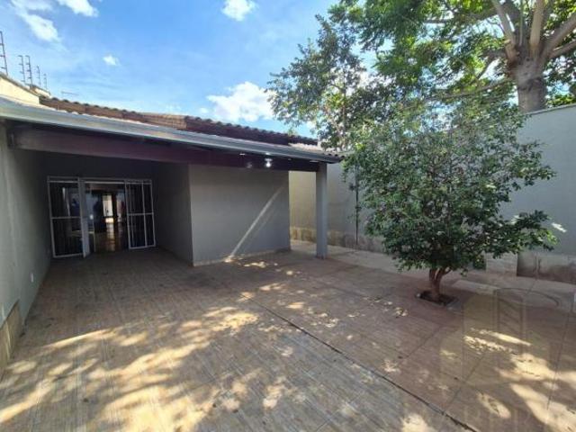 Casa para Venda em Aparecida de Goiânia, Vila Brasília, 3 dormitórios, 1 suíte, 2 banheiros, 4 vagas