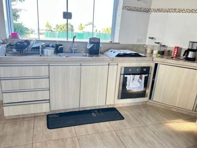 Casa para Venda em Arandu, Riviera de Santa Cristina IV, 2 dormitórios, 2 suítes, 3 banheiros, 2 vag