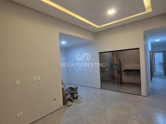 Casa para venda em Areão de 150.00m² com 2 Quartos, 1 Suite e 1 Garagem