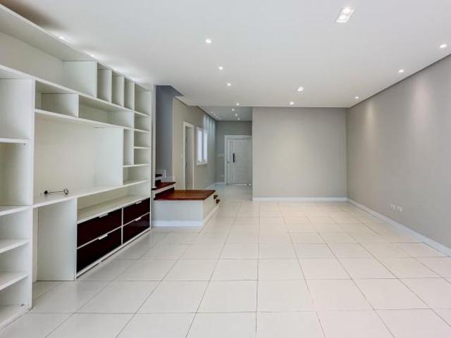 Casa para venda em Areao de 250.00m² com 3 Quartos, 1 Suite e 4 Garagens