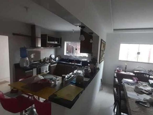 Casa para venda em Assunção de 220.00m² com 3 Quartos, 1 Suite e 5 Garagens