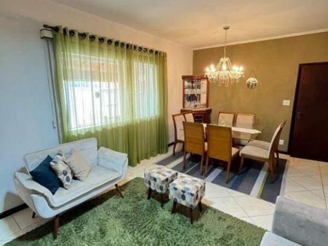 Casa para venda em Aterrado de 282.00m² com 3 Quartos, 1 Suite e 2 Garagens