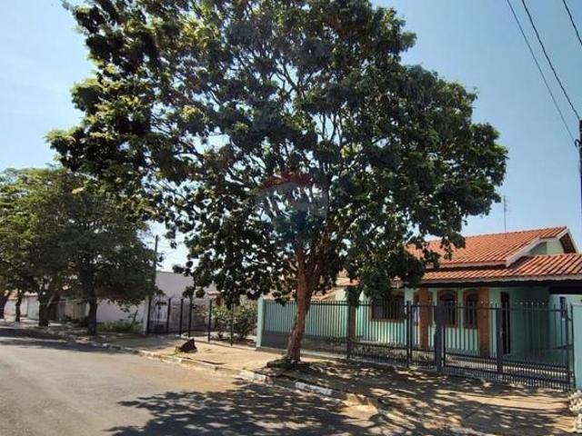 Casa para venda em Botânico de 100.00m² com 3 Quartos, 1 Suite e 3 Garagens