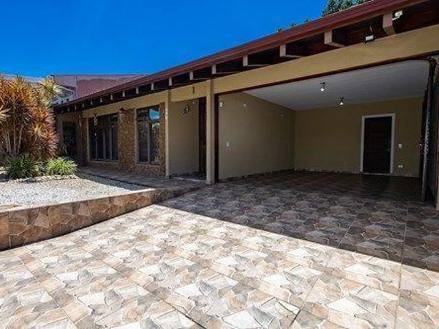 Casa para venda em Boa Vista de 180.00m² com 4 Quartos, 4 Suites e 4 Garagens