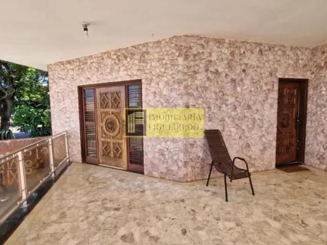 Casa para venda em Boa Vista de 406.00m² com 3 Quartos, 1 Suite e 5 Garagens
