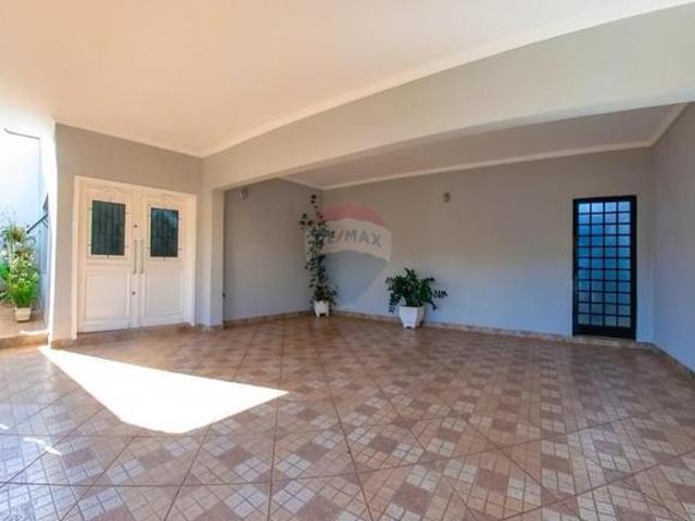Casa para venda em Bom Jesus de 173.00m² com 3 Quartos, 2 Suites e 2 Garagens