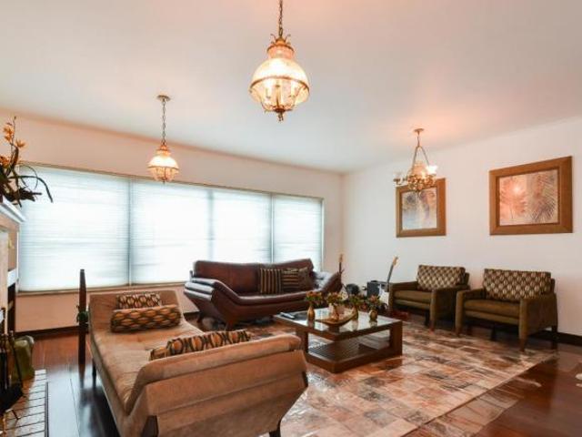 Casa para venda em Bosque da Saúde com 3 quartos, sendo 1 suíte, 349m²