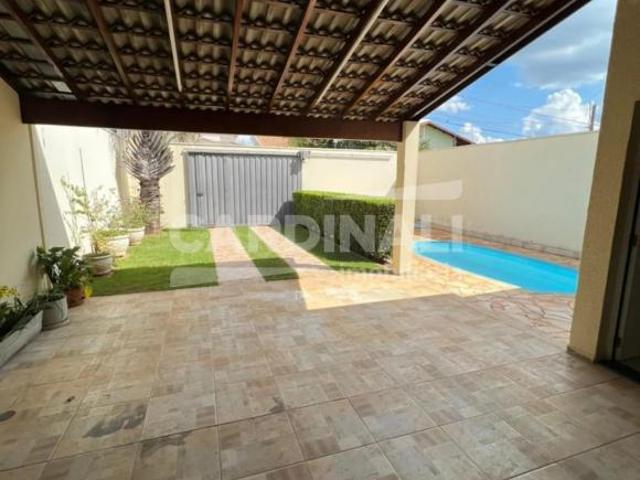 Casa para venda em Bosque De Barão Geraldo de 168.00m² com 3 Quartos, 1 Suite e 4 Garagens