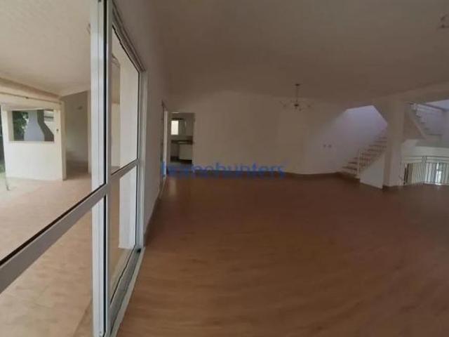 Casa para venda em Bosque de 264.00m² com 3 Quartos, 3 Suites e 4 Garagens